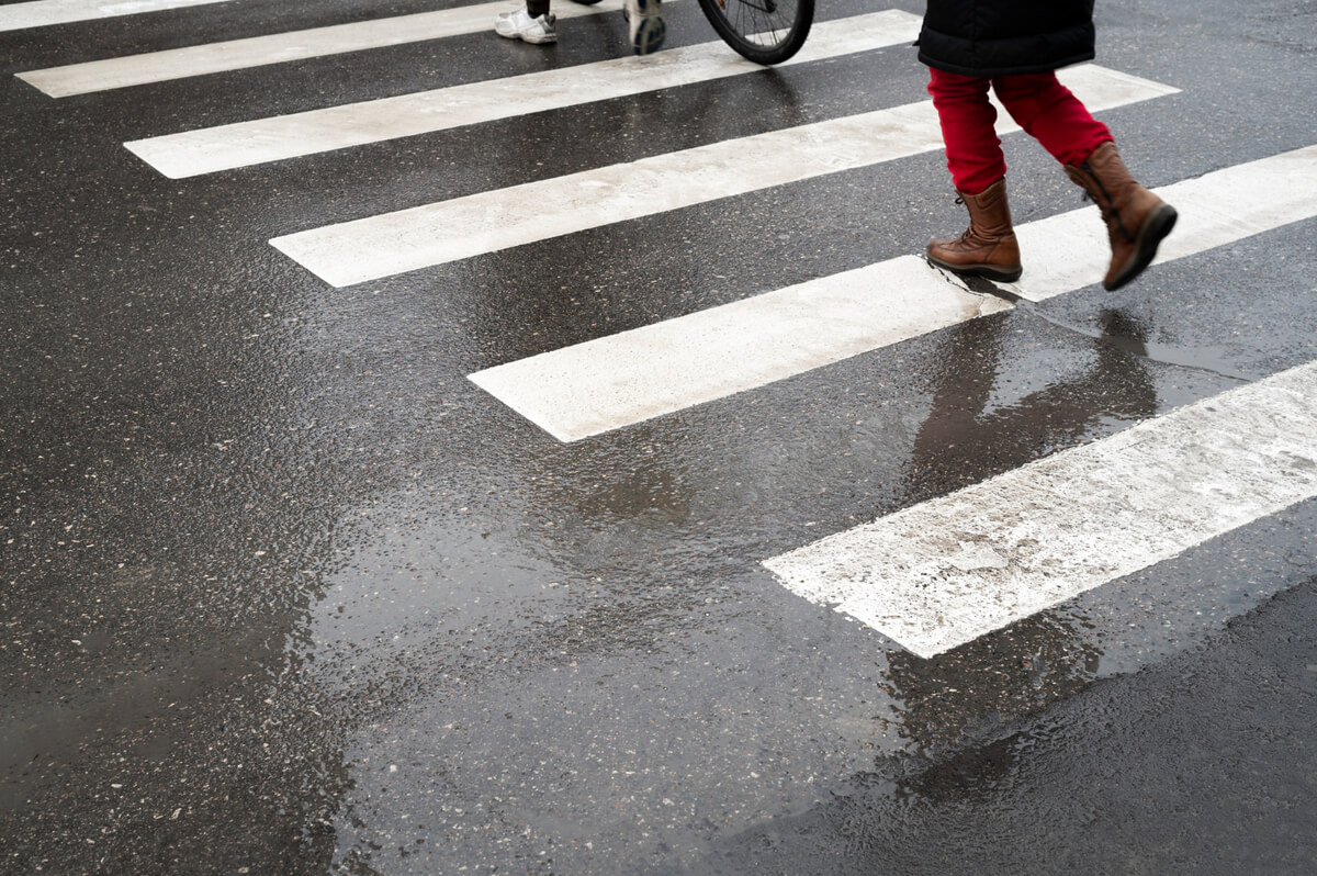 🚶 Are pedestrians unsafe in the city? - The Local Brief
